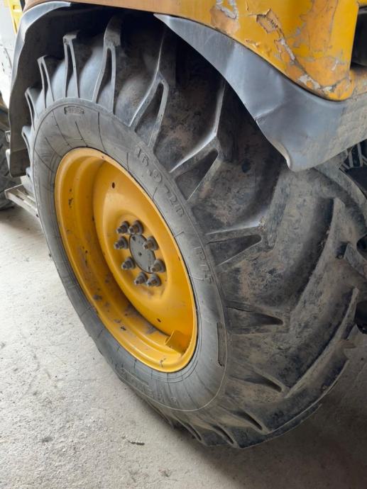 Traktor Massey Ferguson Fermec 650