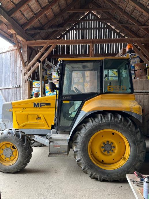 Traktor Massey Ferguson Fermec 650