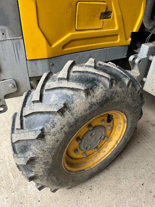 Traktor Massey Ferguson Fermec 650