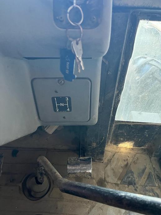 Traktor Massey Ferguson Fermec 650