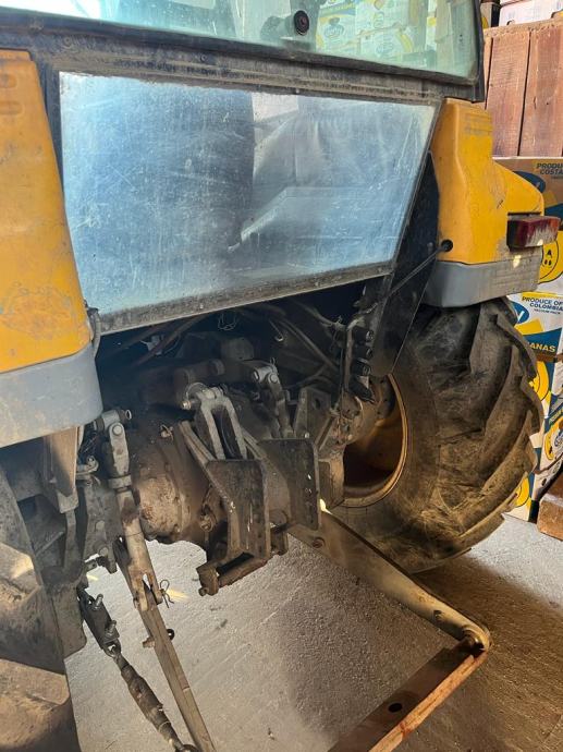 Traktor Massey Ferguson Fermec 650