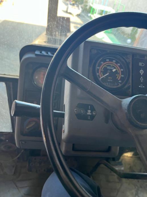 Traktor Massey Ferguson Fermec 650