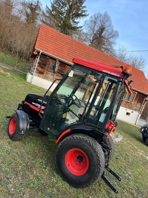 Traktor Mitsubishi MT 2000