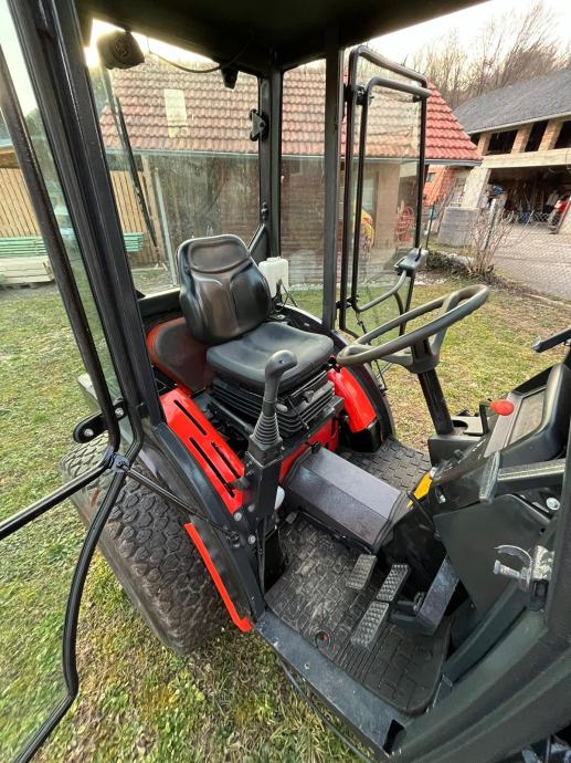 Traktor Mitsubishi MT 2000