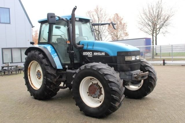 TRAKTOR NEW HOLLAND-FORD 8560