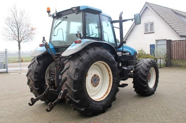 TRAKTOR NEW HOLLAND-FORD 8560