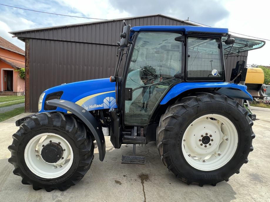 New Holland T5050 2011. godina