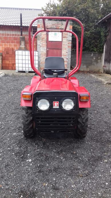 Traktor Tomo Vinković TV 822