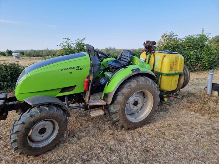 TRAKTOR TUBER 40 BEZ KABINE