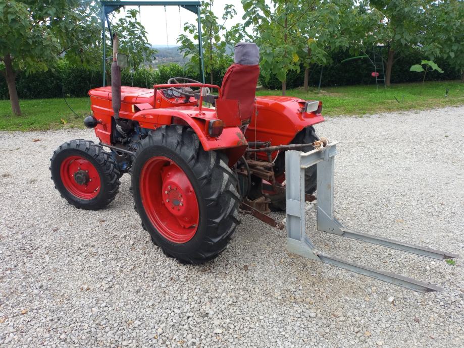 Traktor Universal U 445 DT