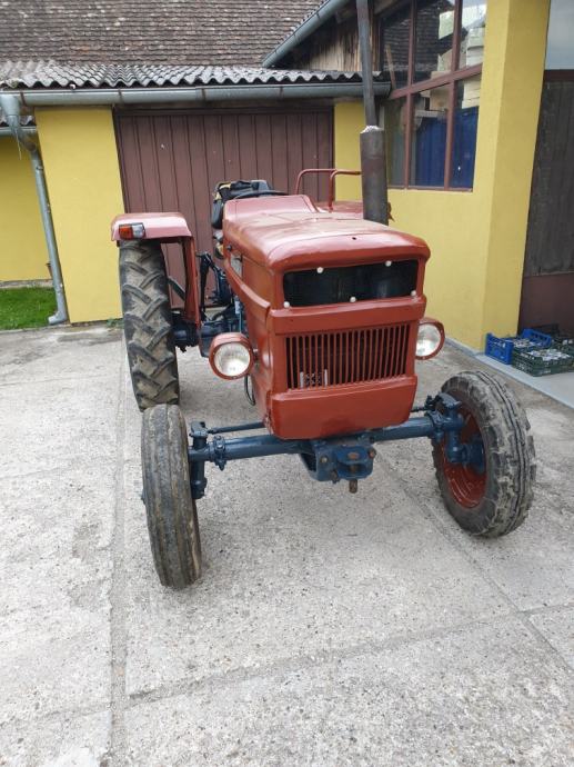 Traktor universal u 445