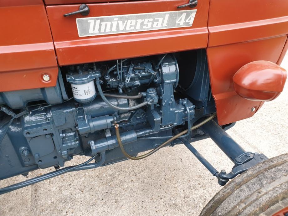 Traktor universal u 445