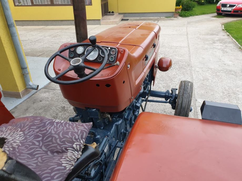 Traktor universal u 445