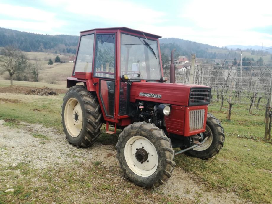 Traktor Universal 445DT 4X4