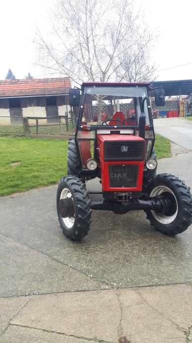 Traktor Universal 530 DTC