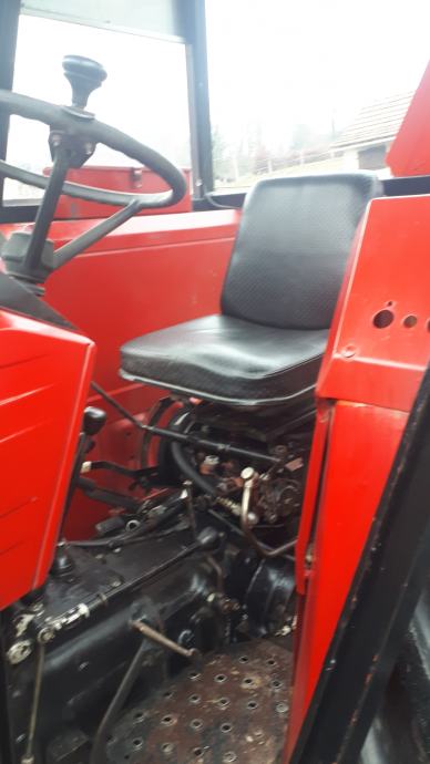 Traktor Universal 530 DTC