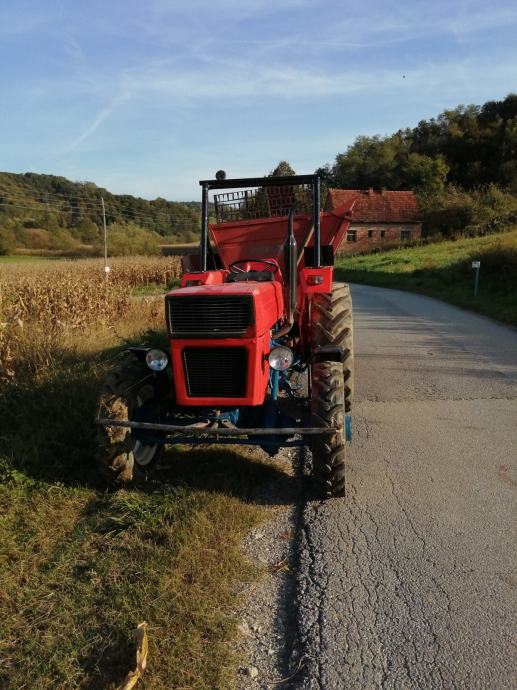 Traktor Univerzal 550