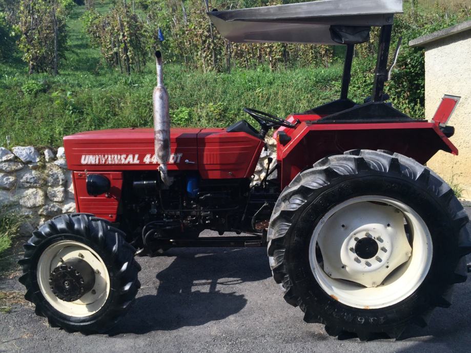 Traktor Univerzal Dtc 445