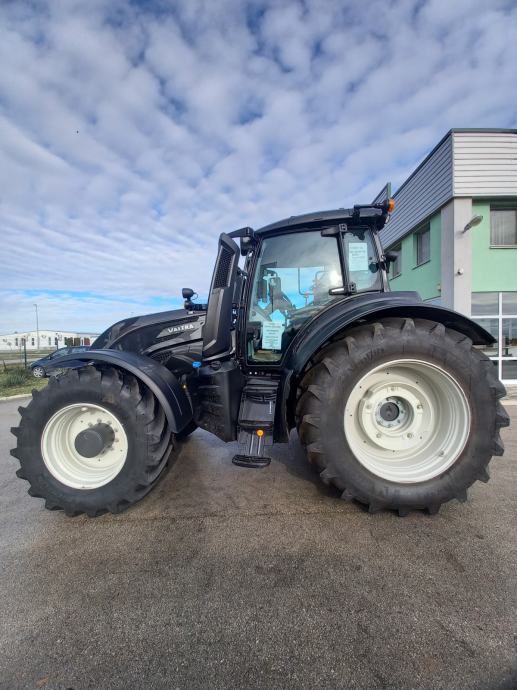 Traktor Valtra model T 235 Direct SmartTouch