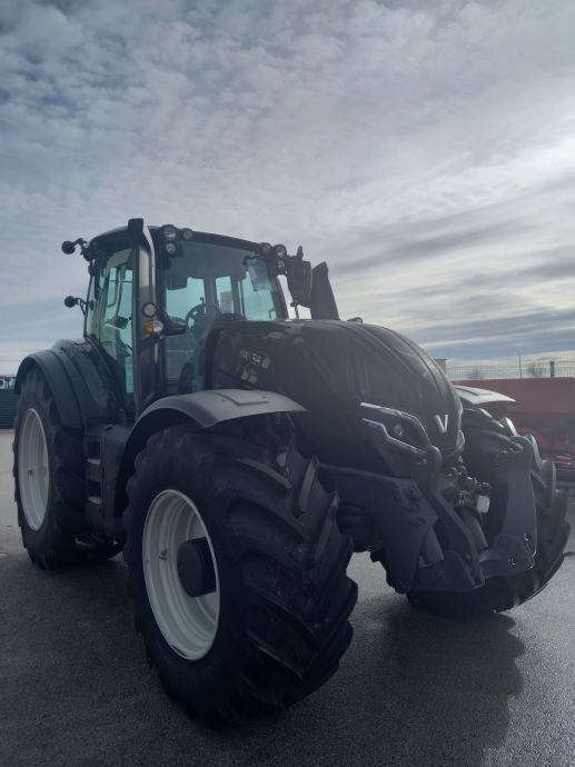 Traktor Valtra model T 235 Direct SmartTouch