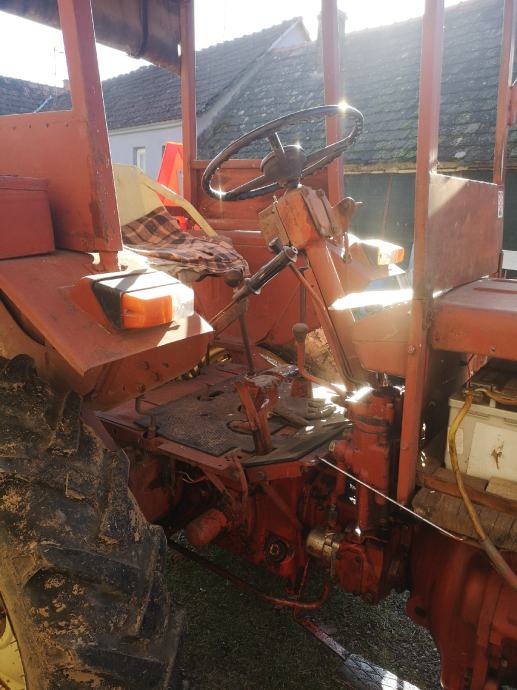 Traktor Vladimirec T25