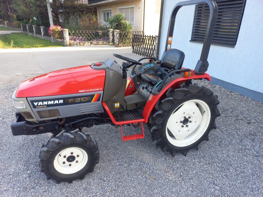 Traktor Yanmar 4x4 F210