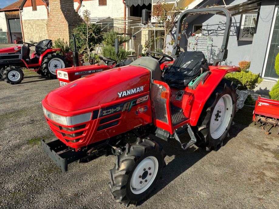 TRAKTOR YANMAR AF 250