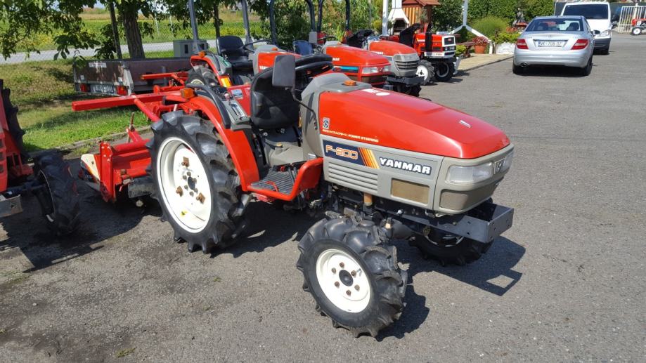 TRAKTOR YANMAR F-200