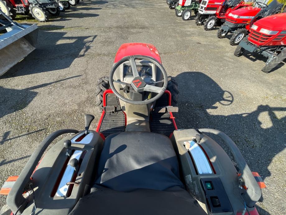 TRAKTOR YANMAR F-250