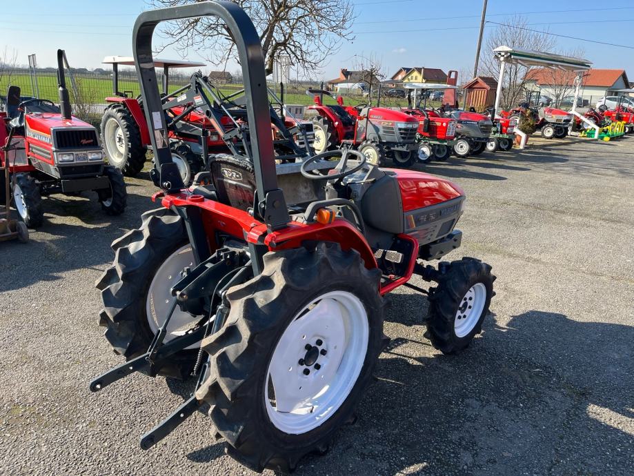 TRAKTOR YANMAR F-250