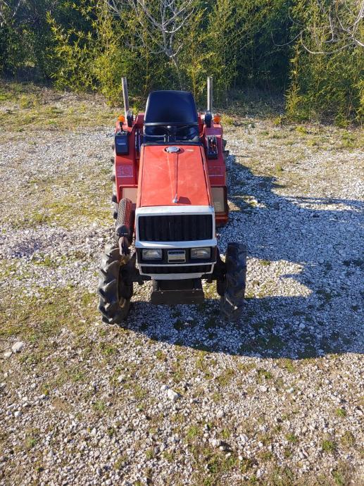 Traktor Yanmar F16 D