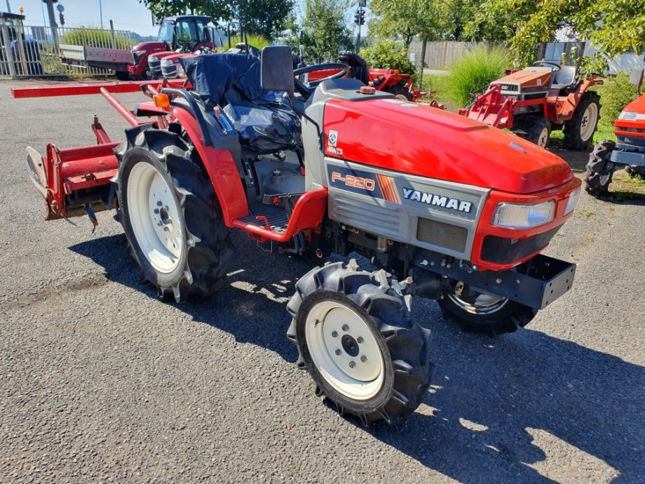 TRAKTOR YANMAR F220