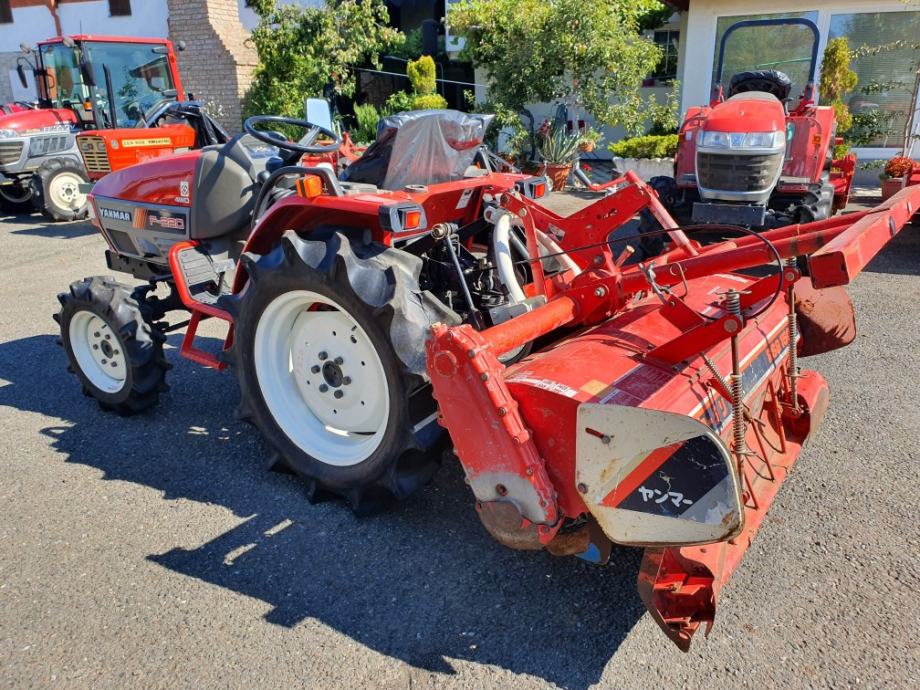 TRAKTOR YANMAR F220
