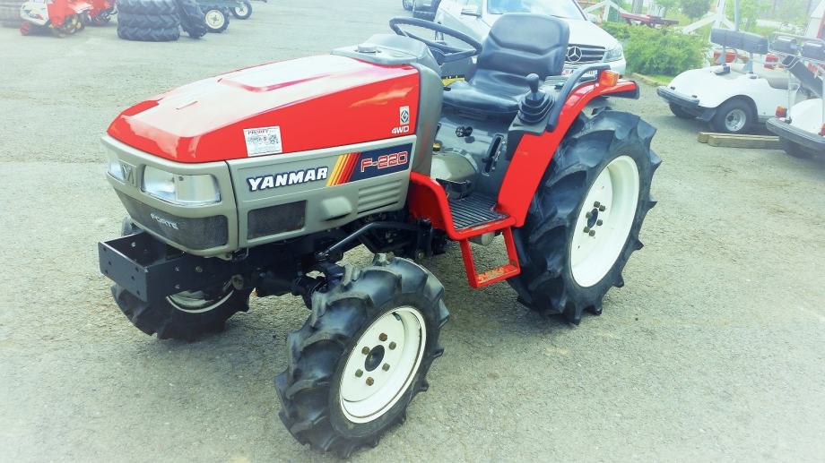 TRAKTOR YANMAR F220