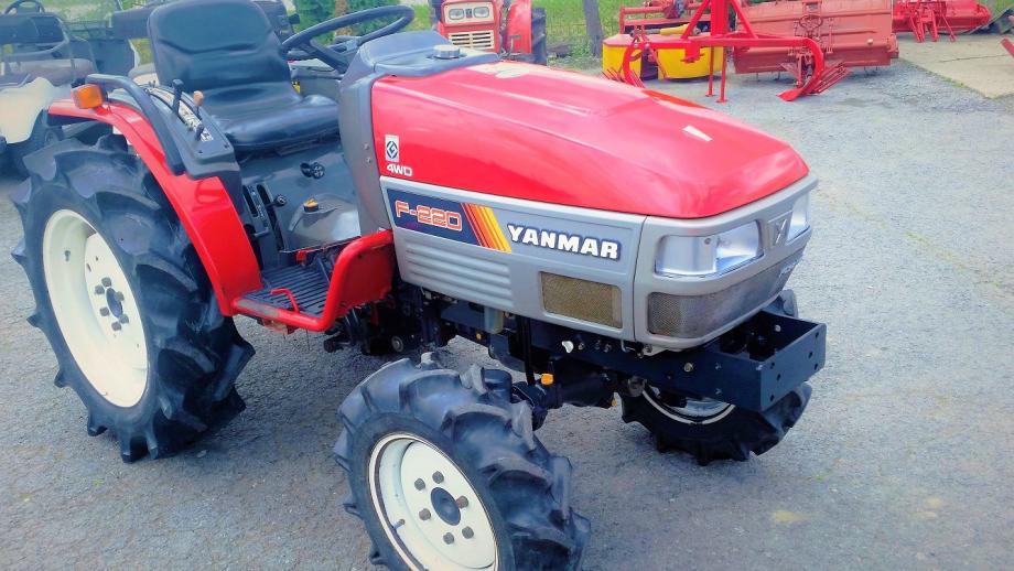 TRAKTOR YANMAR F220