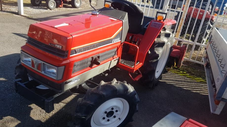 TRAKTOR YANMAR F255