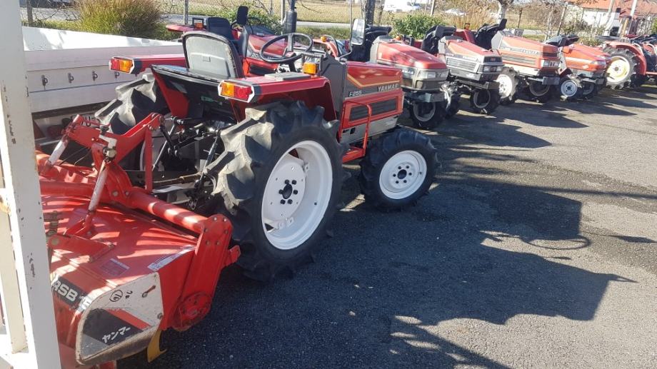 TRAKTOR YANMAR F255