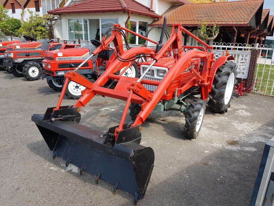 Traktor Yanmar
