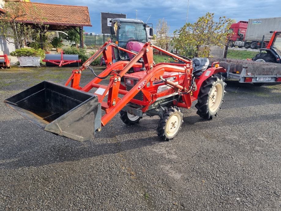 TRAKTOR YANMAR YM 1702D