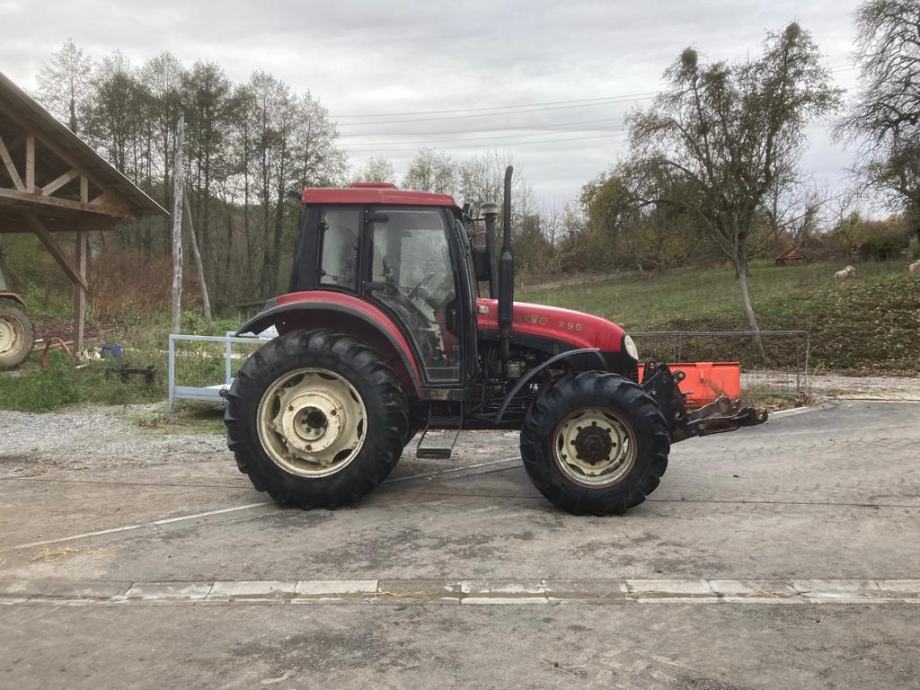 Traktor YTO X904