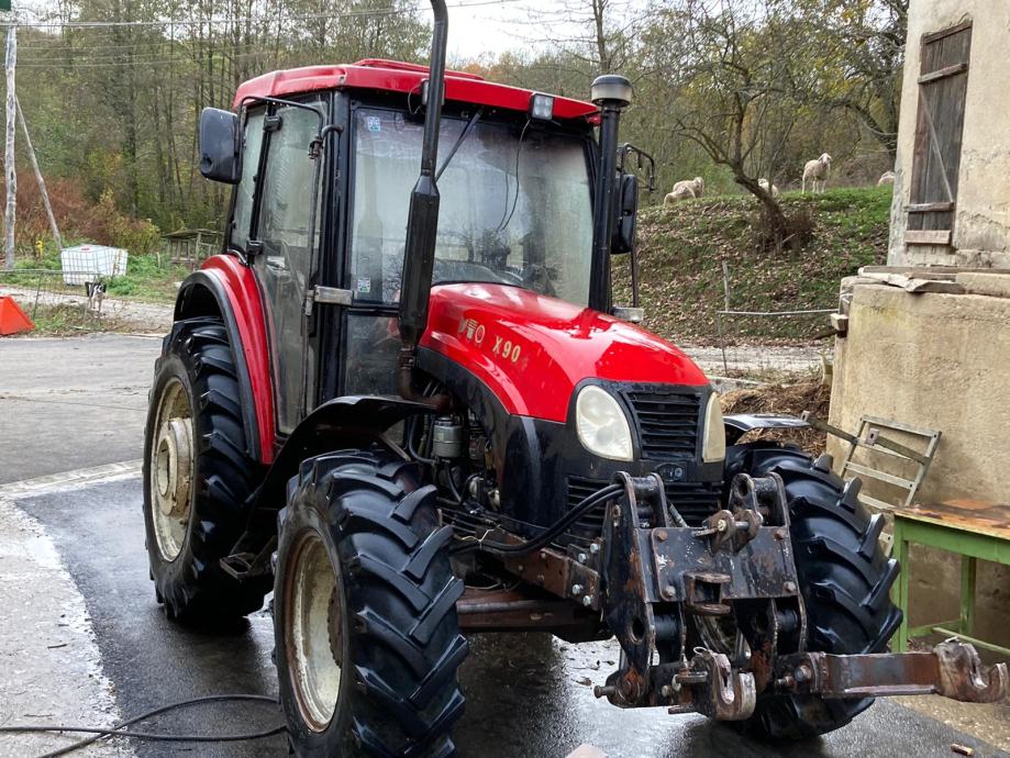 Traktor YTO X904