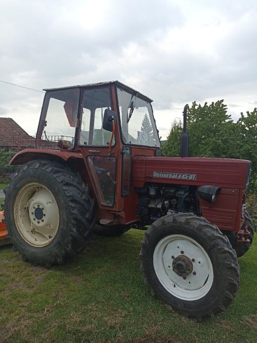 Universal 445 DT
