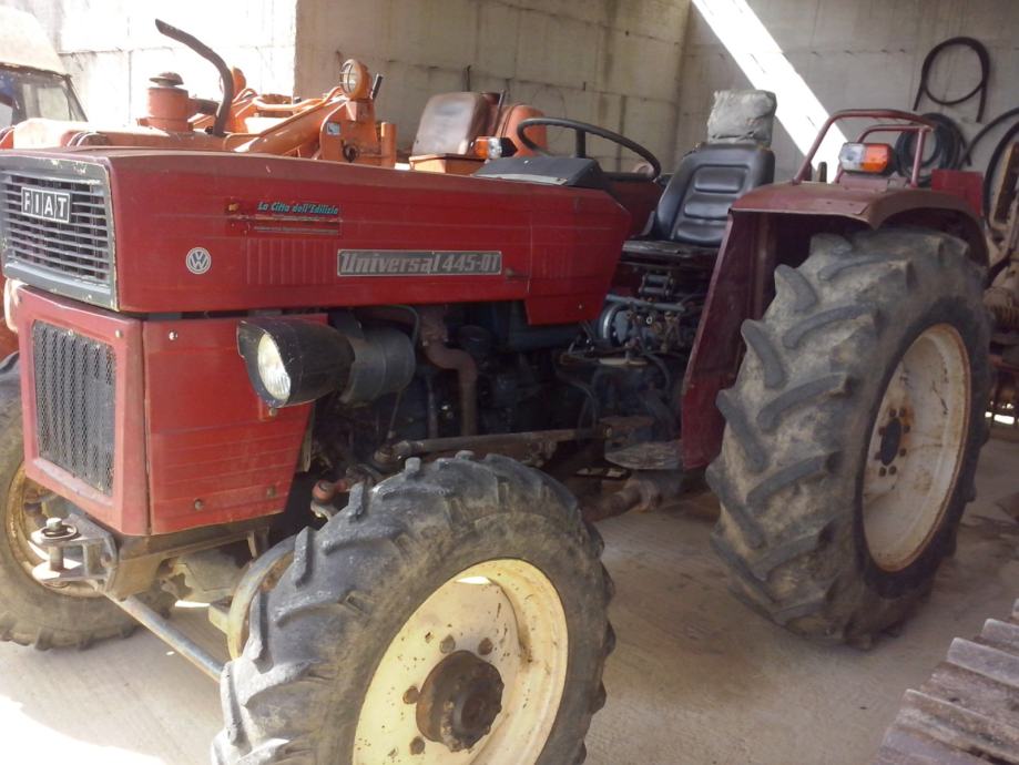 Universal 445 Dt