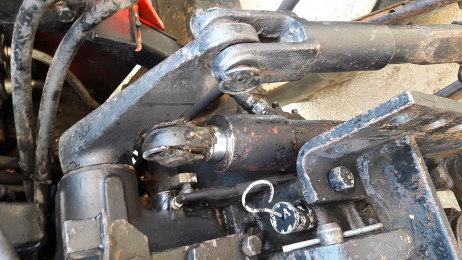 Univerzal / Universal 703 DT sa ralicom