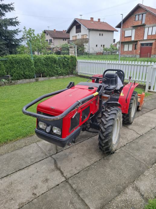 Mali traktor