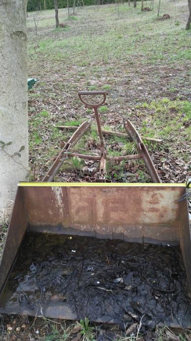 Naletni utovarivac za traktor - Istra - moguca zamjena