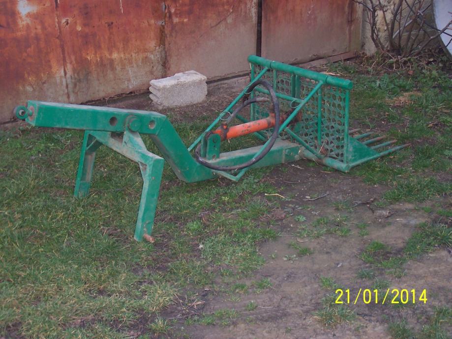 Naletni utovarivač za traktor