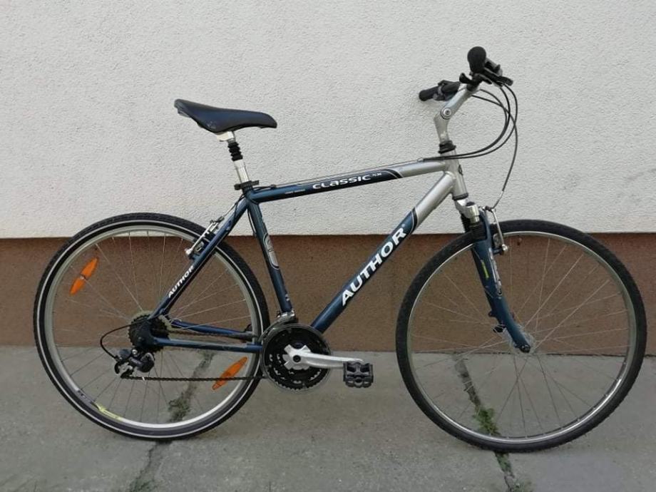 Author Basic, 28, treking