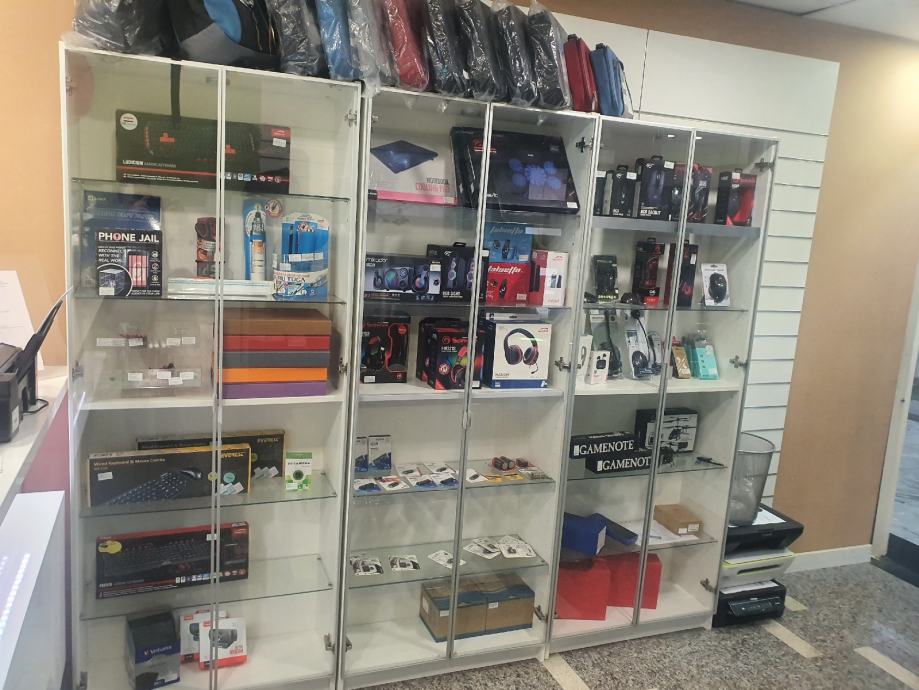 Pult staklena vitrina police ormar