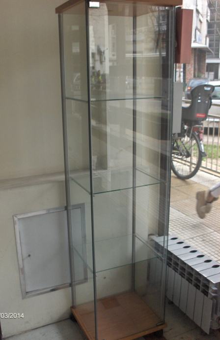 Staklena vitrina IKEA